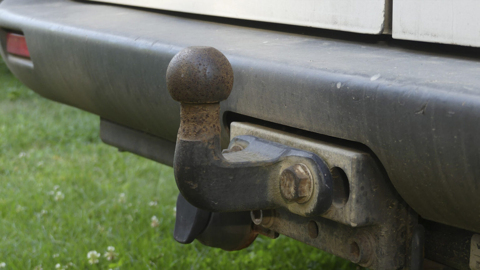 Essential Parts of a Trailer Hitch: Your Complete Guide